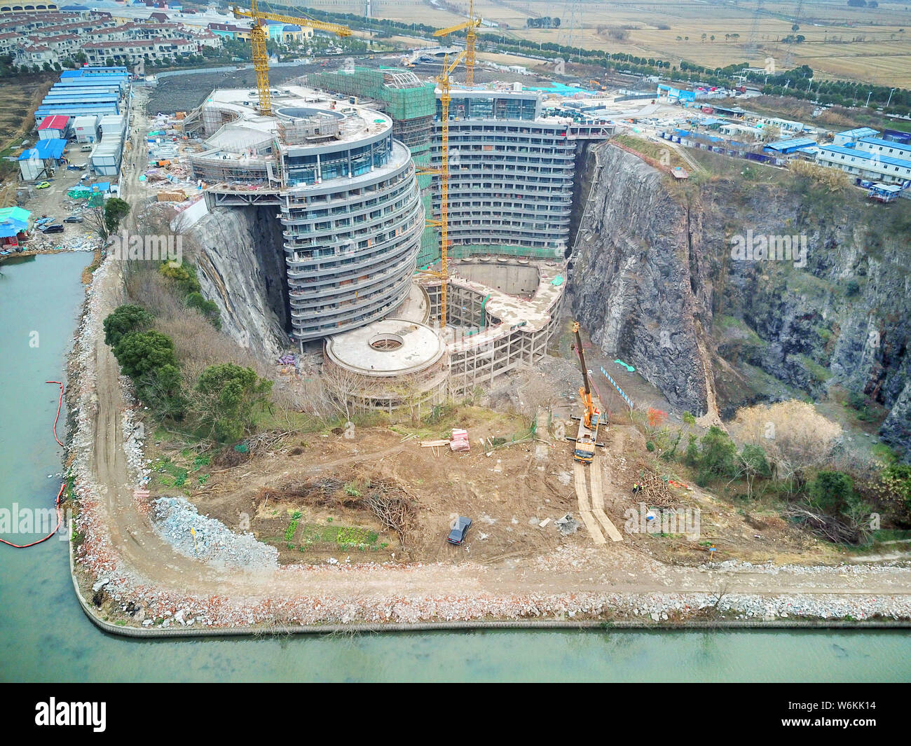 The five-star Shanghai Tianmashan Pit Hotel, also known as the Shimao Wonderland ...