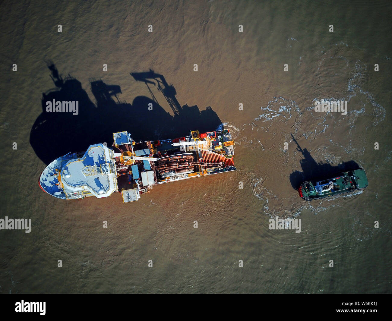 Cosco nantong shipyard hi-res stock photography and images - Alamy