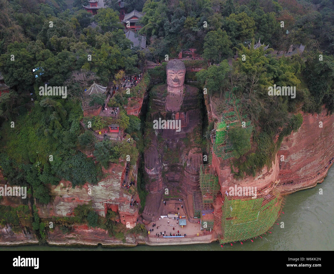 The Leshan Giant Buddha is renovated due to years of wind and water ...