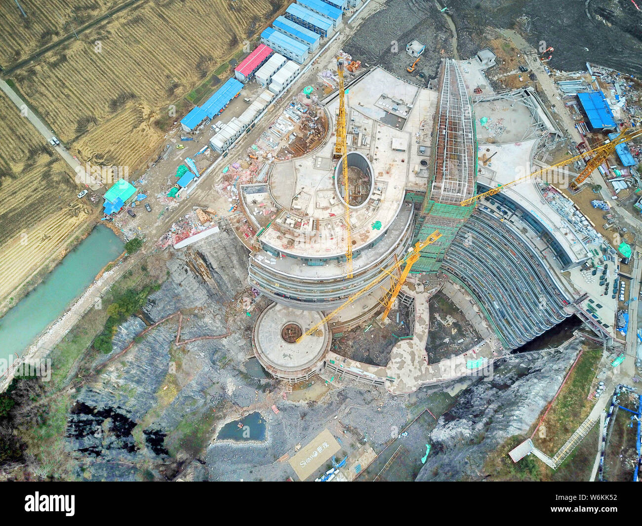 The five-star Shanghai Tianmashan Pit Hotel, also known as the Shimao Wonderland ...