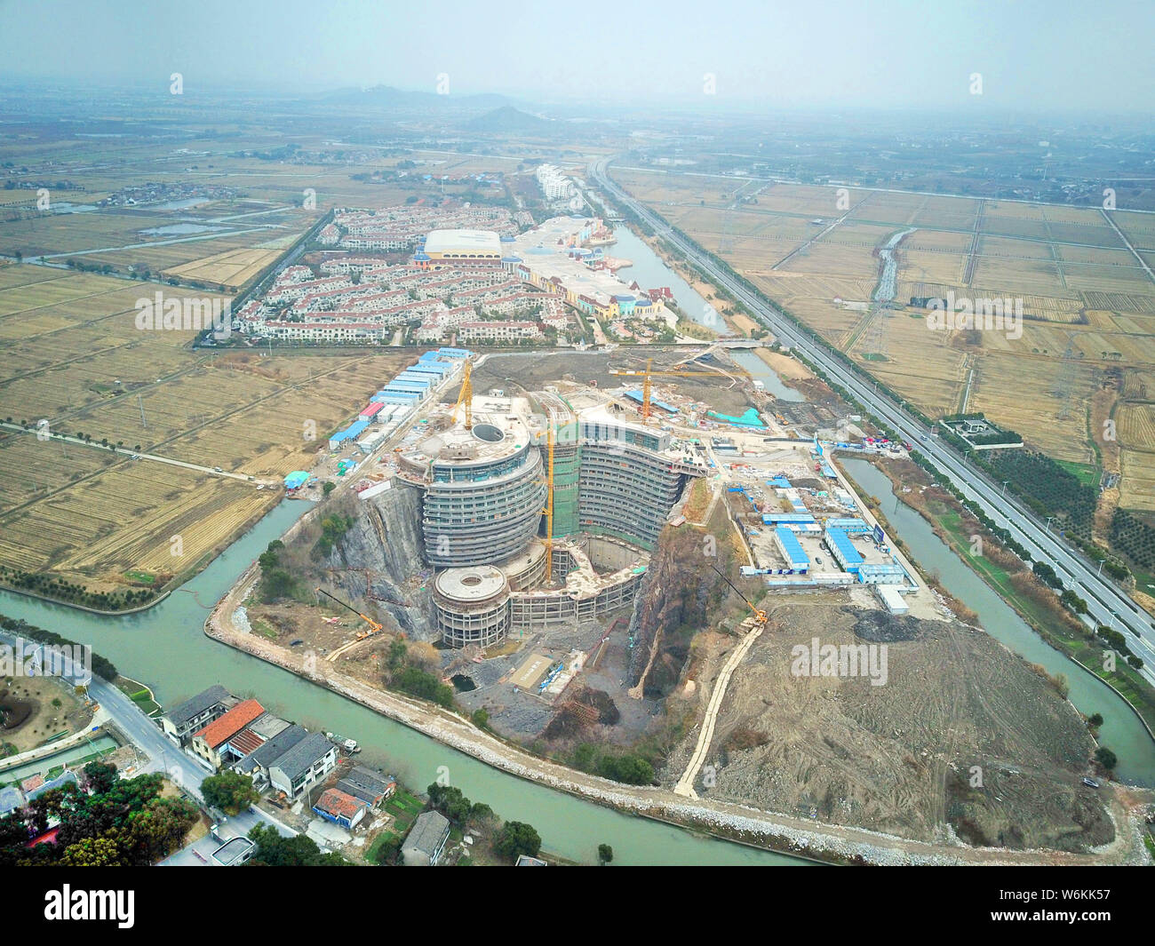 The five-star Shanghai Tianmashan Pit Hotel, also known as the Shimao Wonderland ...