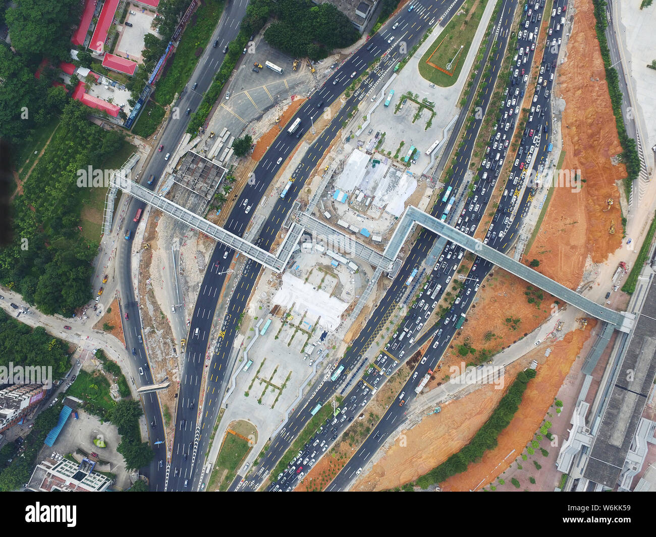 --FILE--Aerial view of masses of vehicles queuing up to pass the Meilin ...