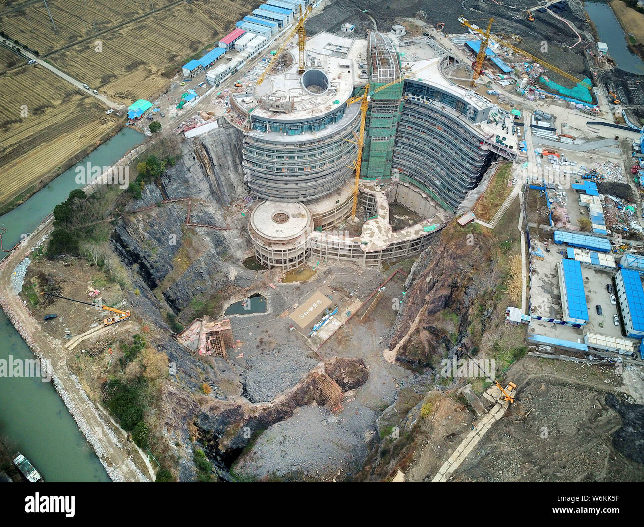 The five-star Shanghai Tianmashan Pit Hotel, also known as the Shimao Wonderland ...