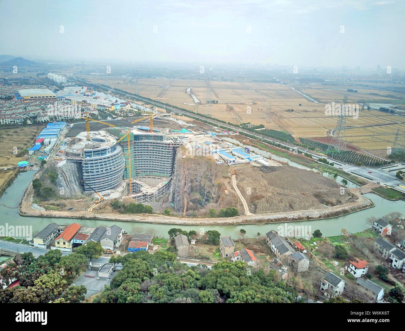 The five-star Shanghai Tianmashan Pit Hotel, also known as the Shimao Wonderland ...