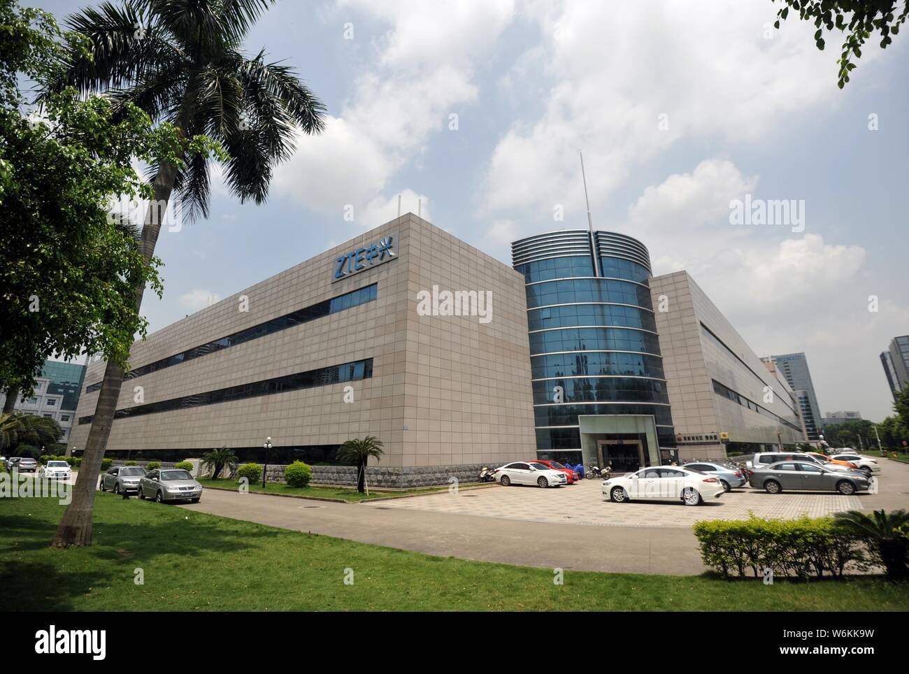 Tech company zte hi-res stock photography and images - Alamy