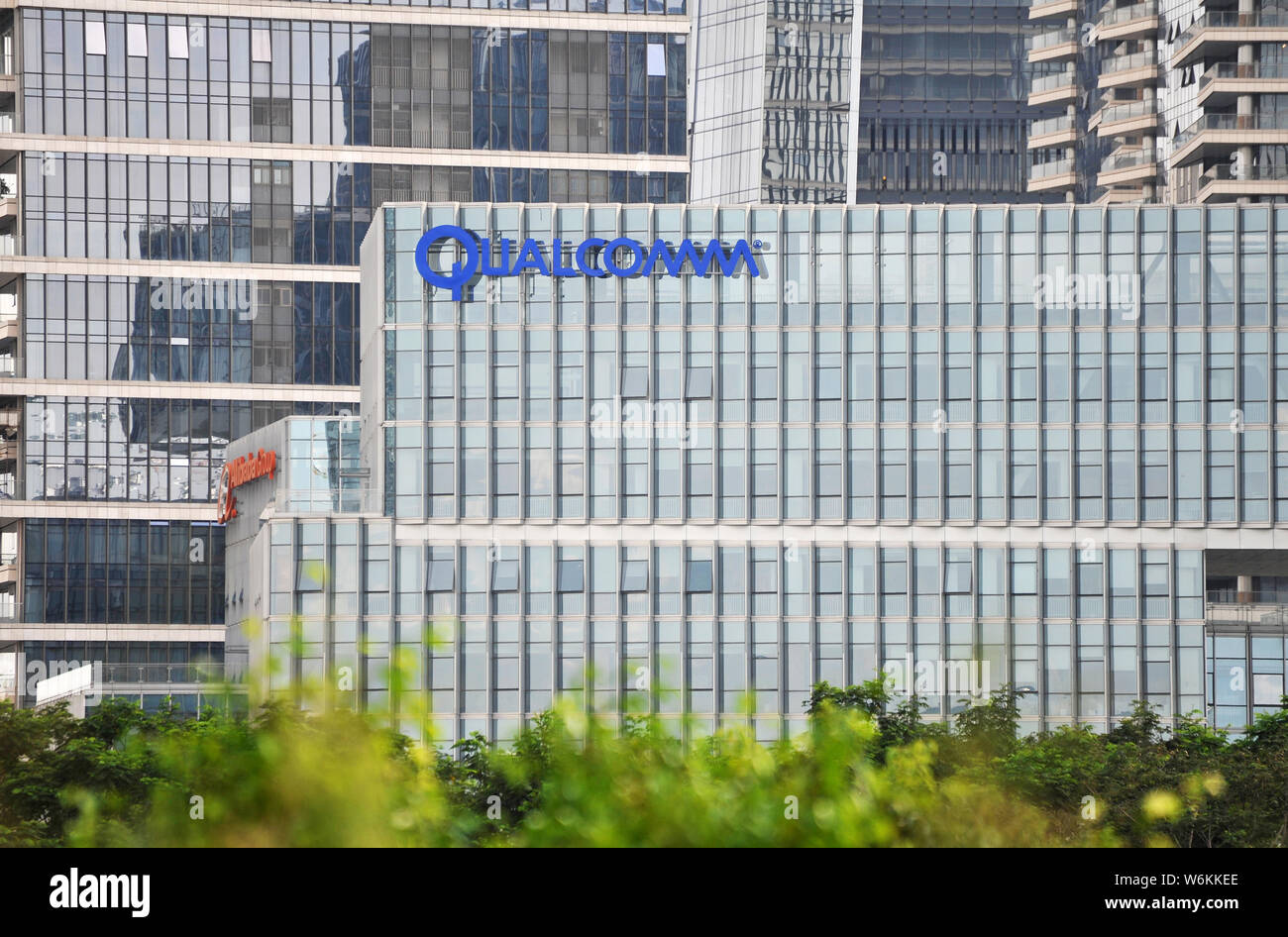 Qualcomm building hi-res stock photography and images - Alamy