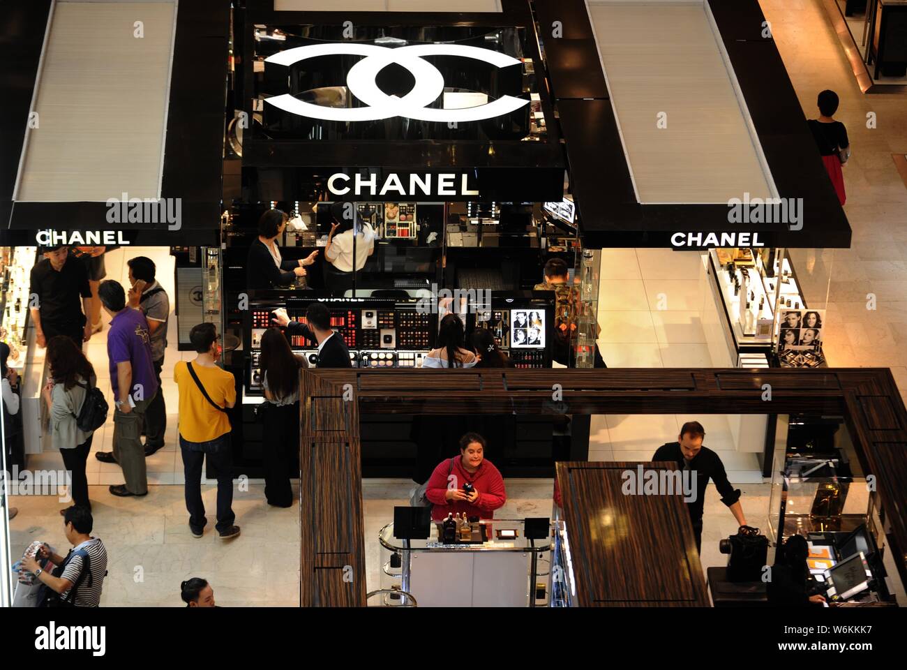 Chanel Counter High Resolution Stock Photography and Images - Alamy