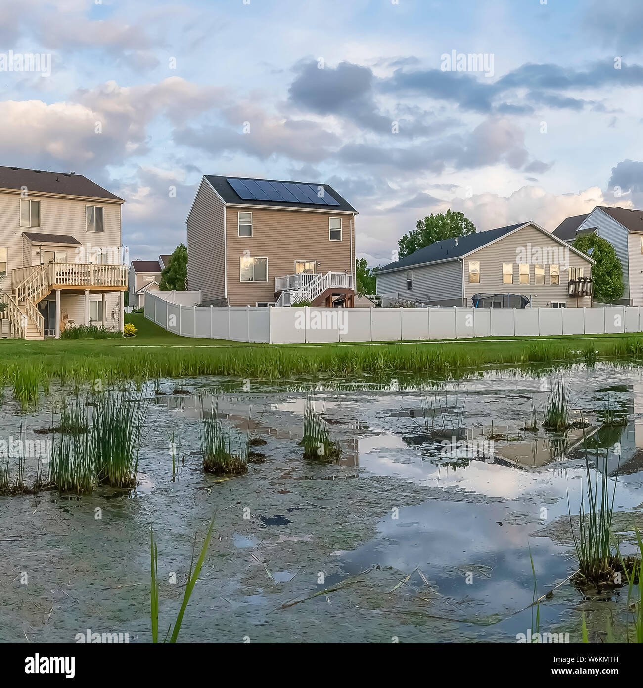 Square frame beautiful houses hi-res stock photography and images - Alamy