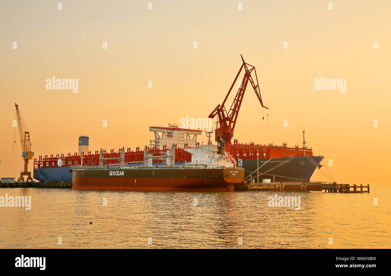 China's first 20,000 TEU container vessel "COSCO SHIPPING ARIES", also ...