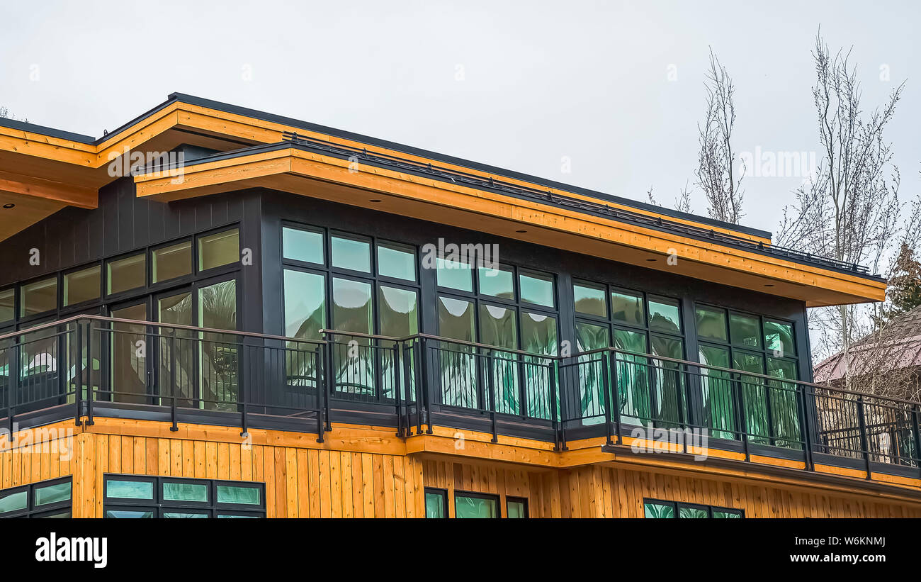 Long balcony windows hi-res stock photography and images - Alamy