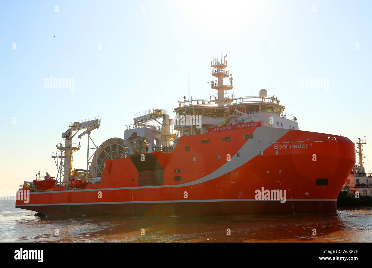 The world's first deep-sea dynamic positioning crude oil barge (N697 ...