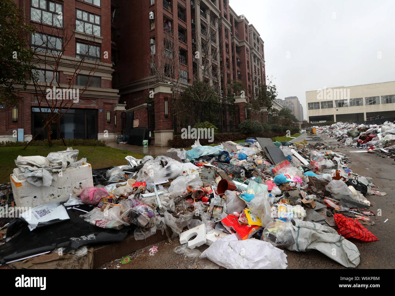 Tons of garbage hi-res stock photography and images - Alamy