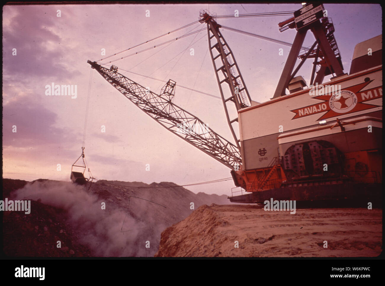 Strip mining dragline equipment navajo hi-res stock photography and ...