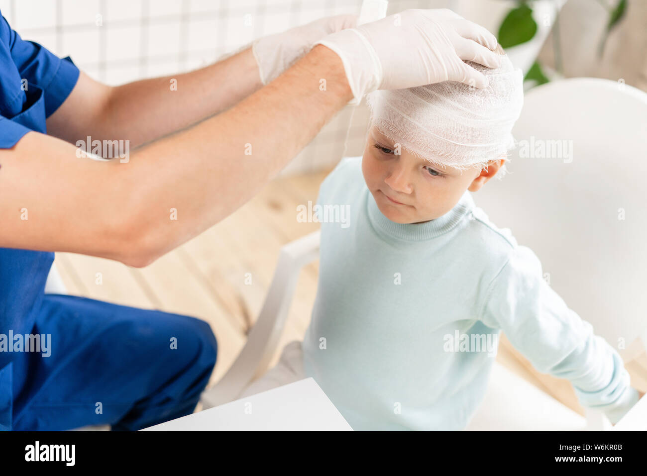 Child head injury hospital hi-res stock photography and images - Alamy