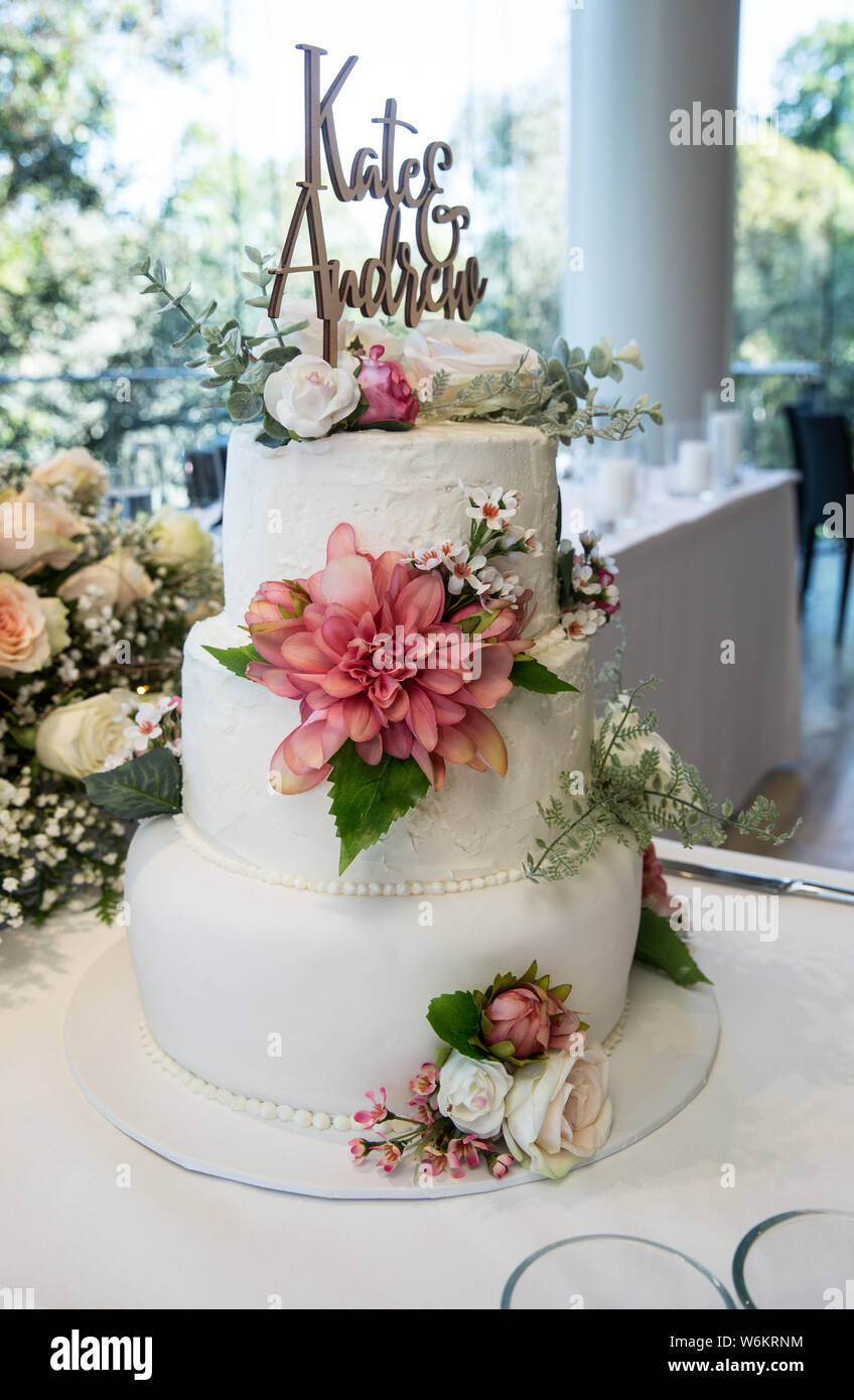 Modern cake hi-res stock photography and images - Alamy