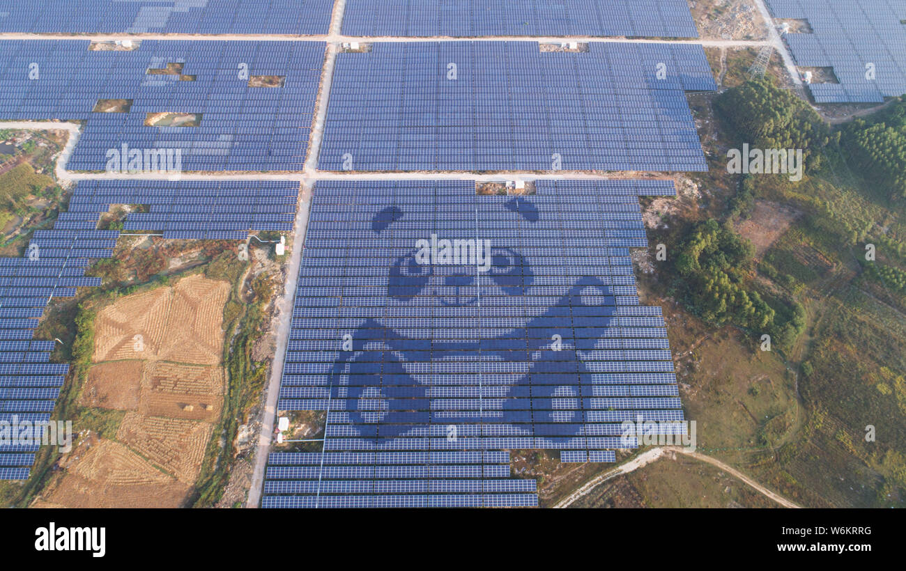 Giant solar panel hi-res stock photography and images - Alamy