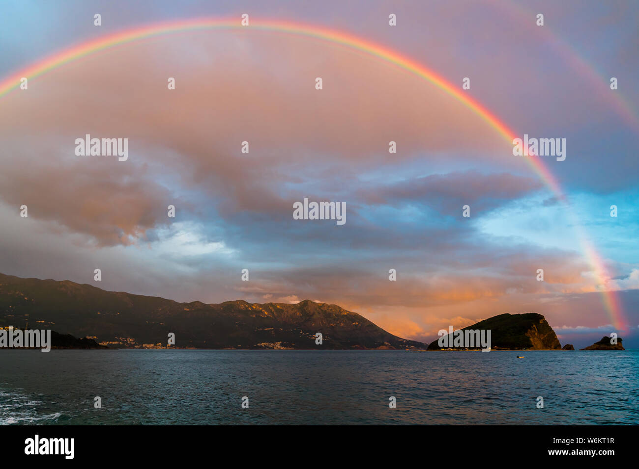 Huge rainbow hi-res stock photography and images - Alamy