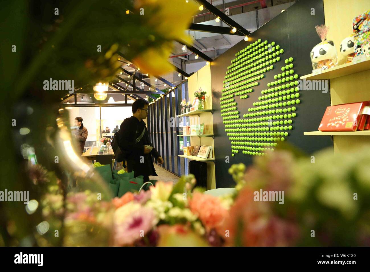 Customers visit the first unmanned store opened by social media ...