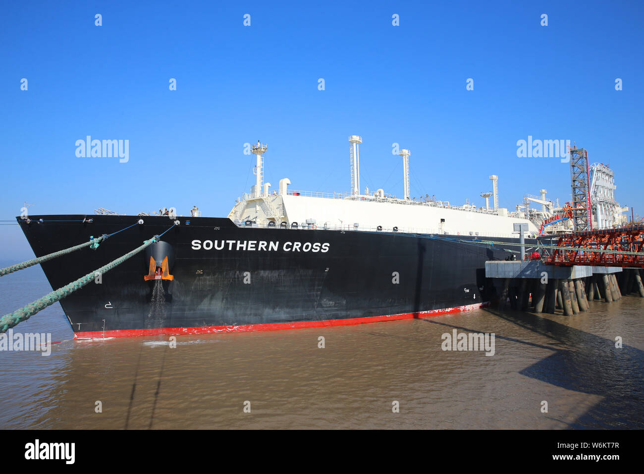 The Australian liquefied natural gas (LNG) boat "Southern Cross" berths ...
