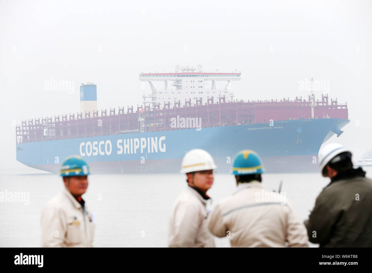 China's first 20,000 TEU container vessel "COSCO SHIPPING ARIES", also ...