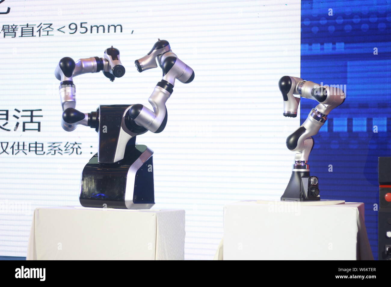 Industrial robot arms hi-res stock photography and images - Alamy