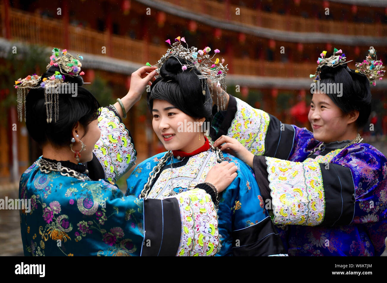 Dong girls hi-res stock photography and images - Alamy