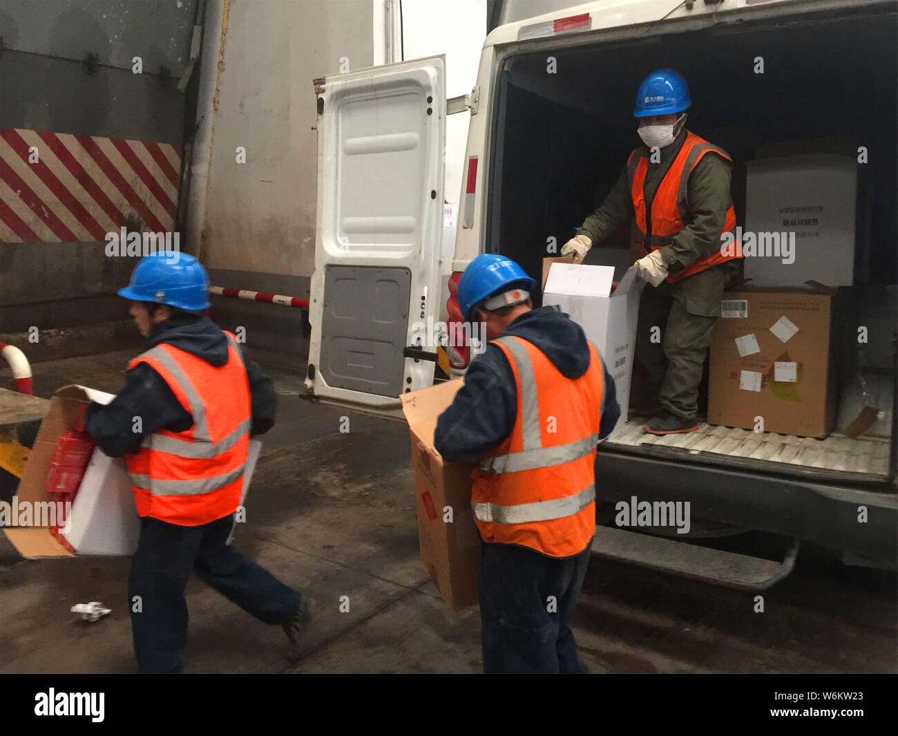 Chinese police officers unload 2,333 cartons of counterfeit Zhonghua ...