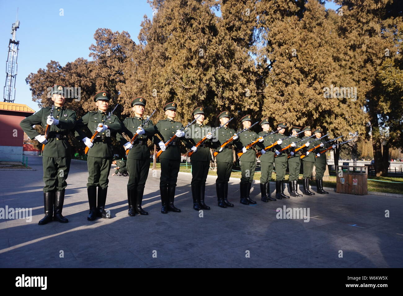 Chinese honor guard hi-res stock photography and images - Alamy