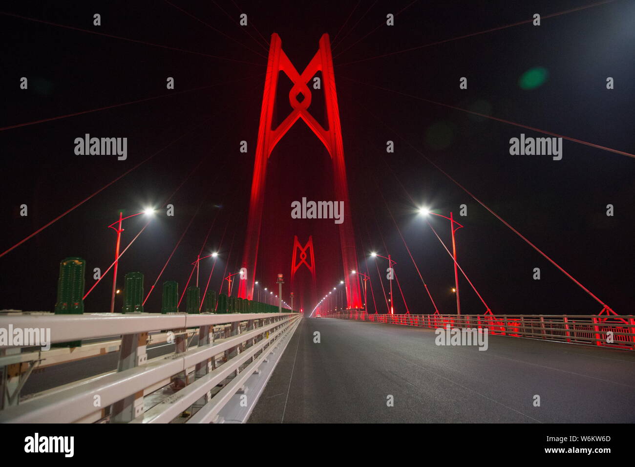 The world's longest cross-sea bridge, the Hong Kong-Zhuhai-Macao Bridge ...