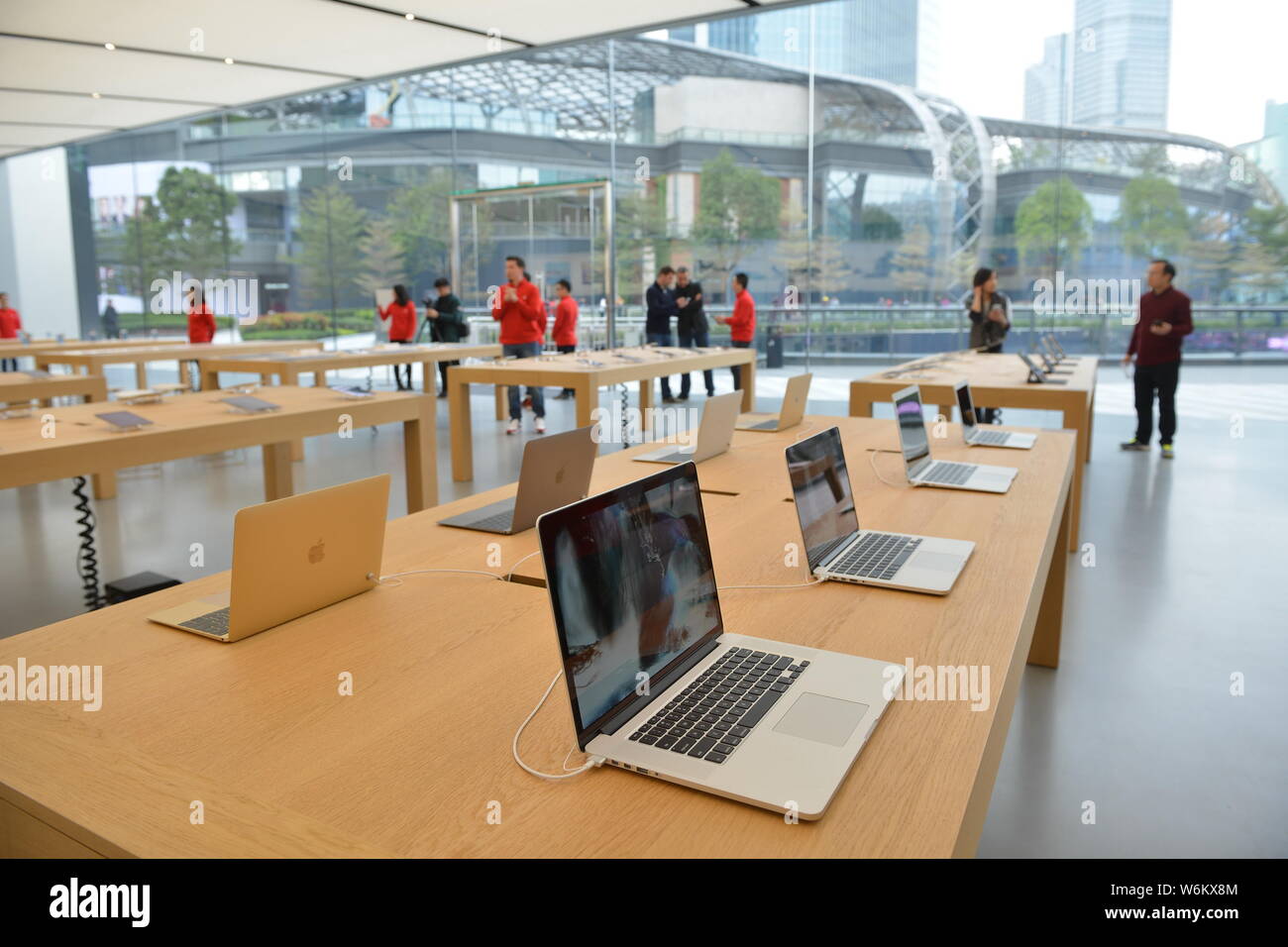 --FILE--MacBook Pro laptop computers are on display at an Apple store ...