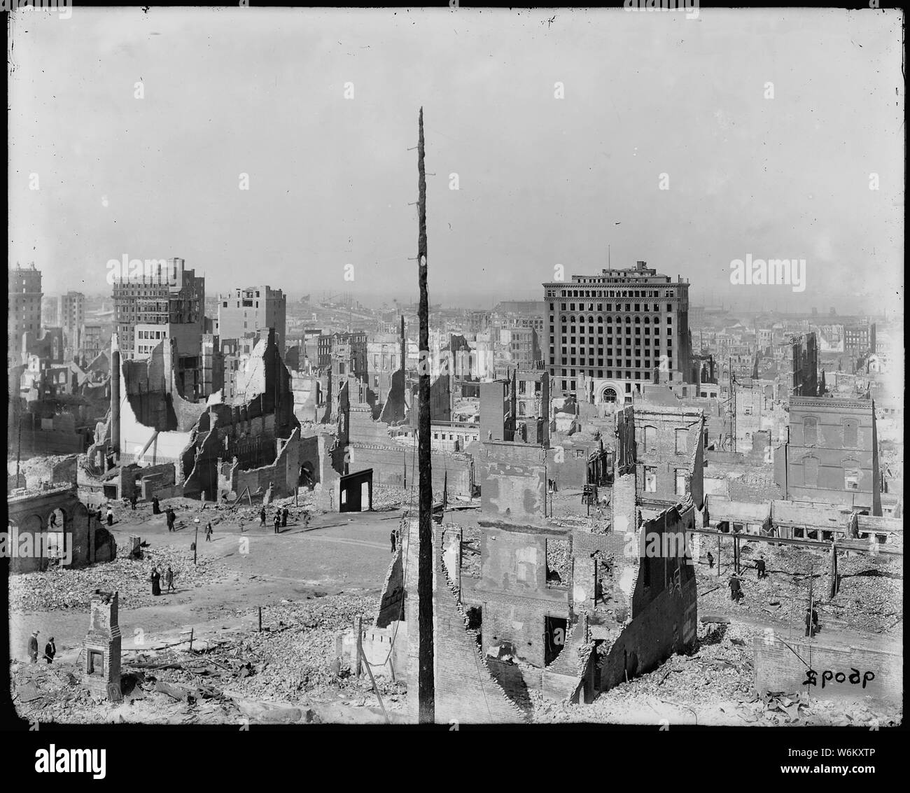 Large marble building Black and White Stock Photos & Images - Alamy