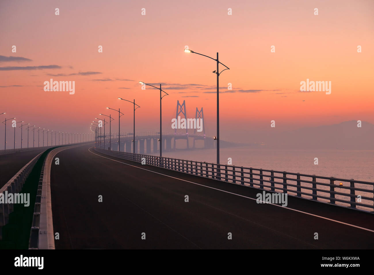 --FILE--The world's longest cross-sea bridge, the Hong Kong-Zhuhai ...