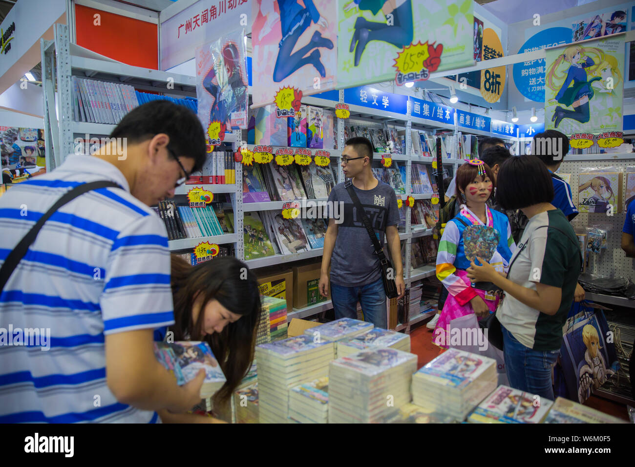 --FILE--Chinese fans shop for comic books during the 6th Animation ...