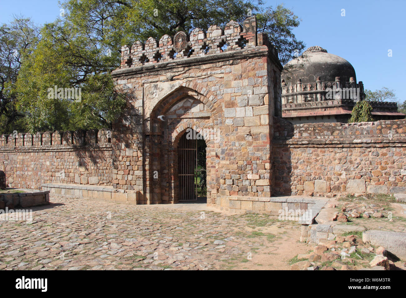 Entrance to a muslim tomb hi-res stock photography and images - Alamy