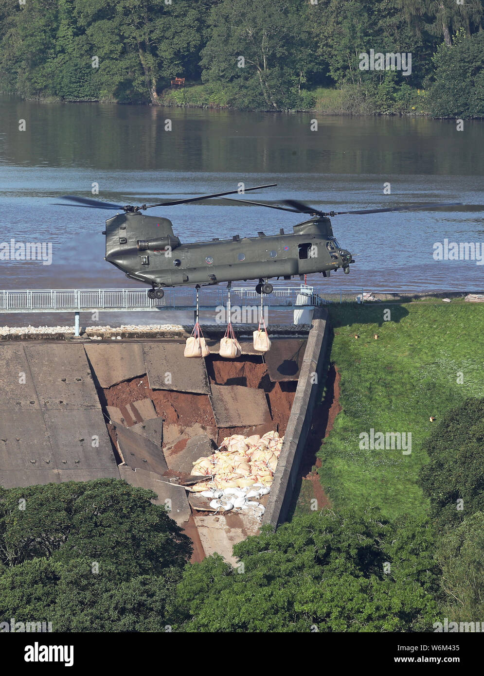 Damaged helicopter hi-res stock photography and images - Alamy
