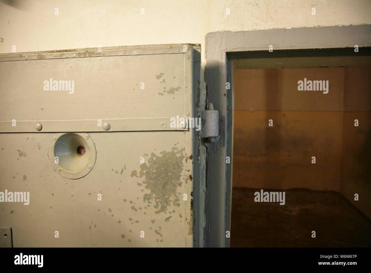 Old prison cell door hi-res stock photography and images - Alamy
