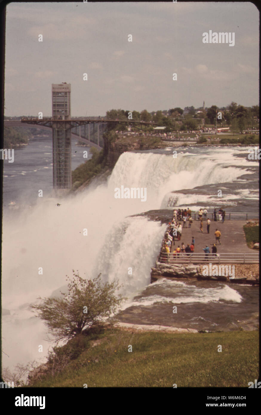 The american niagara falls seen from goat island hi-res stock ...