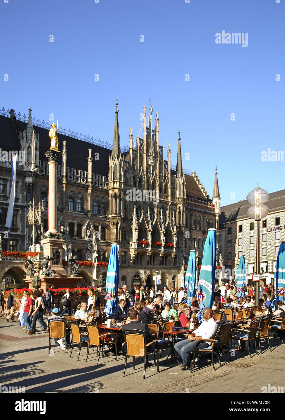 Marienplatz munich cafe hi-res stock photography and images - Alamy