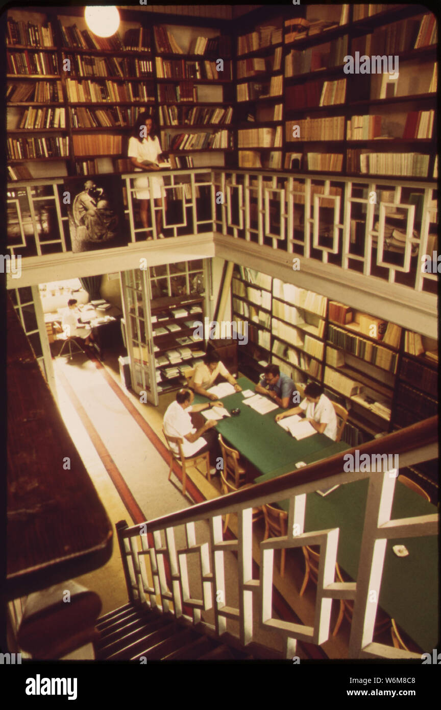 THE LIBRARY AT THE RUDER BOSKOVIC INSTITUTE Stock Photo - Alamy