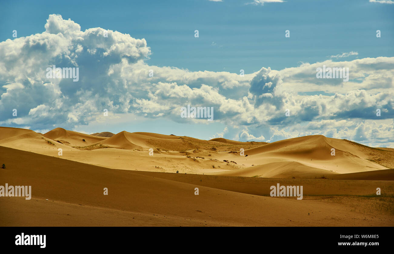 Mongolia. Sands Mongol Els, sandy dune desert, bright sunny day Stock ...