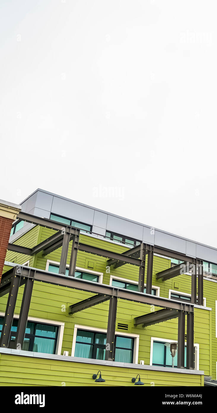 Vertical exterior building snowy hi-res stock photography and images ...