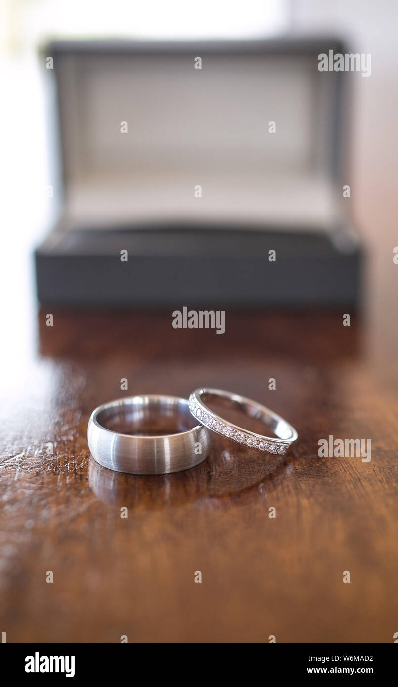 Two wedding bands hi-res stock photography and images - Alamy