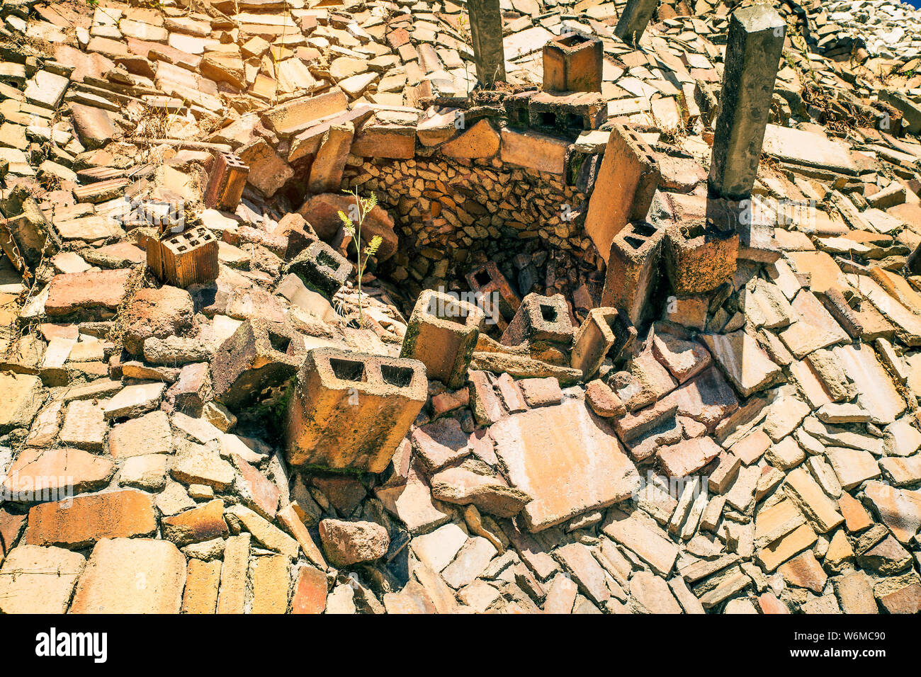 Destroyed by earthquakes hi-res stock photography and images - Alamy