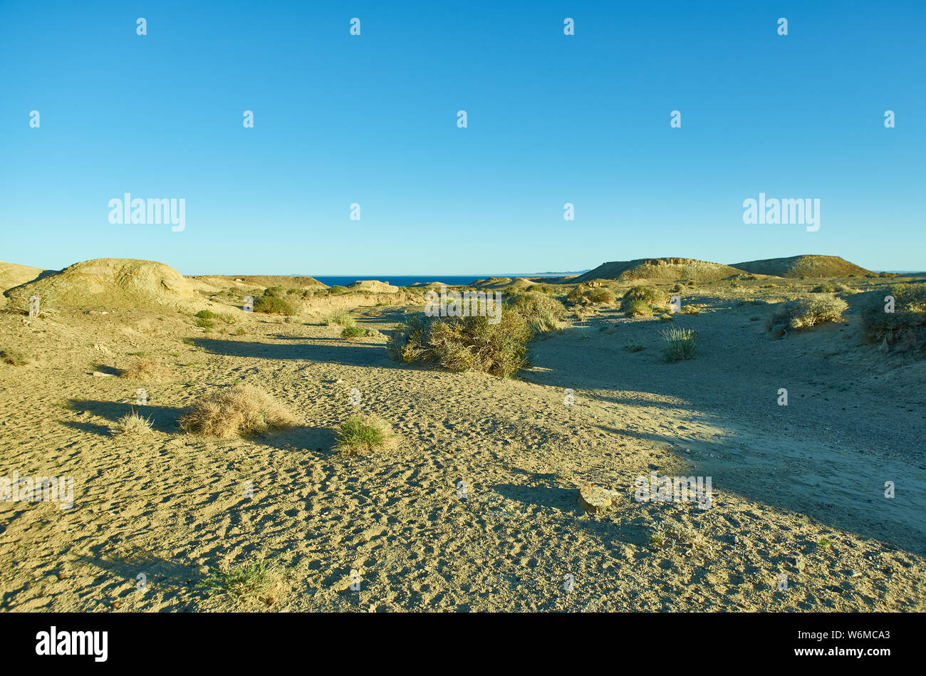Plateau near the lake Khyargas Nuur, mongolian Ustyurt Plateau Stock ...