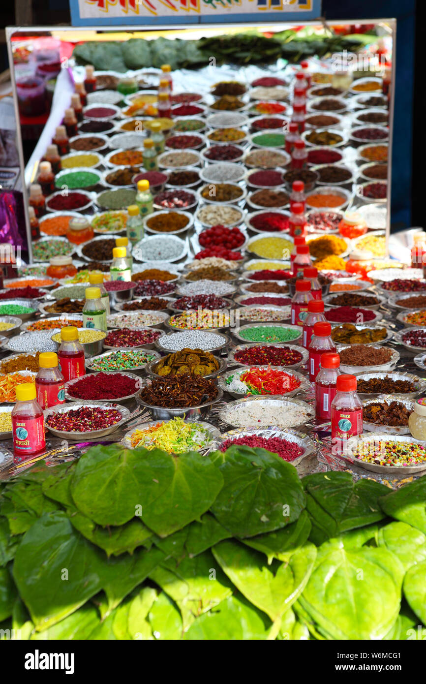 Paan stall hi-res stock photography and images - Alamy