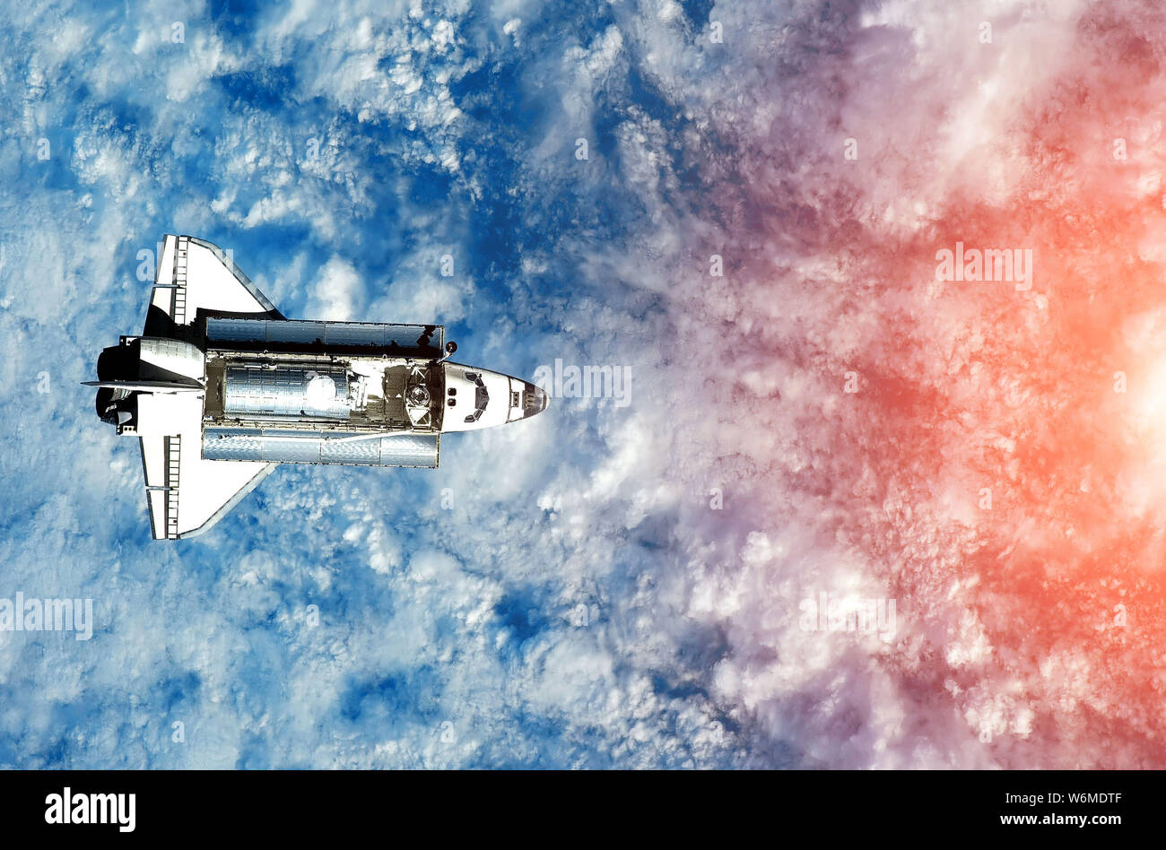 Flying shuttle hi-res stock photography and images - Alamy