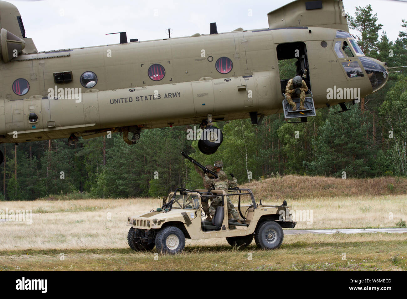 Soldiers with Echo Company, 1st Engineer Battalion, 1st Armored Brigade ...