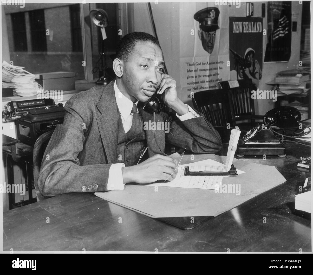 Information office of war Black and White Stock Photos & Images - Alamy