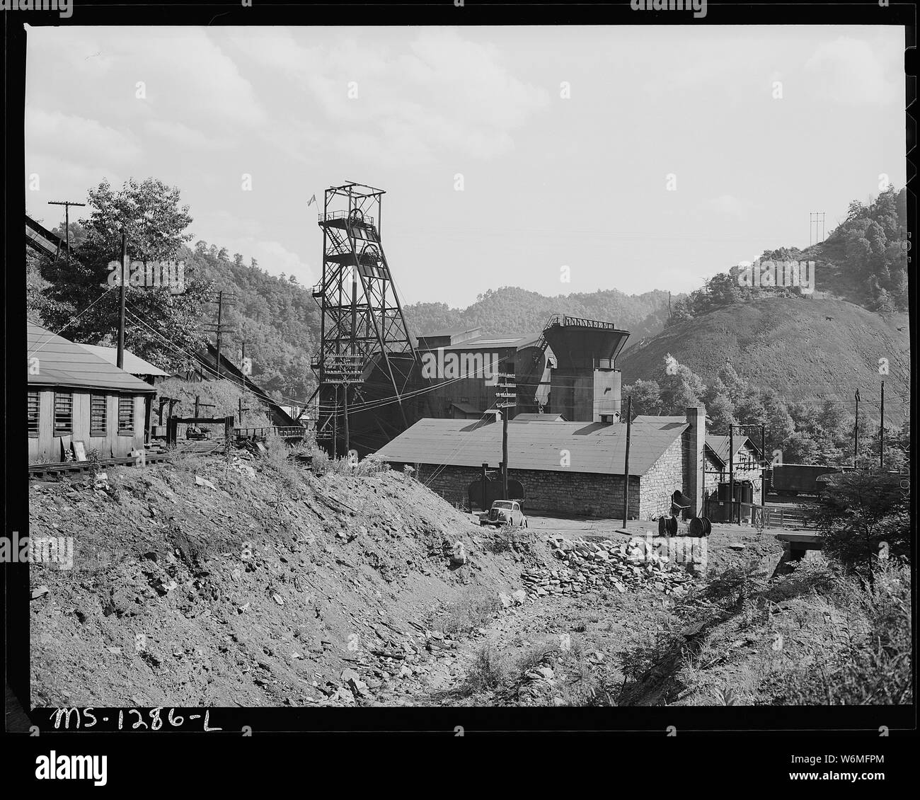 English: Coal tipple. New River Pocahontas Corporation, Cabels Mine ...