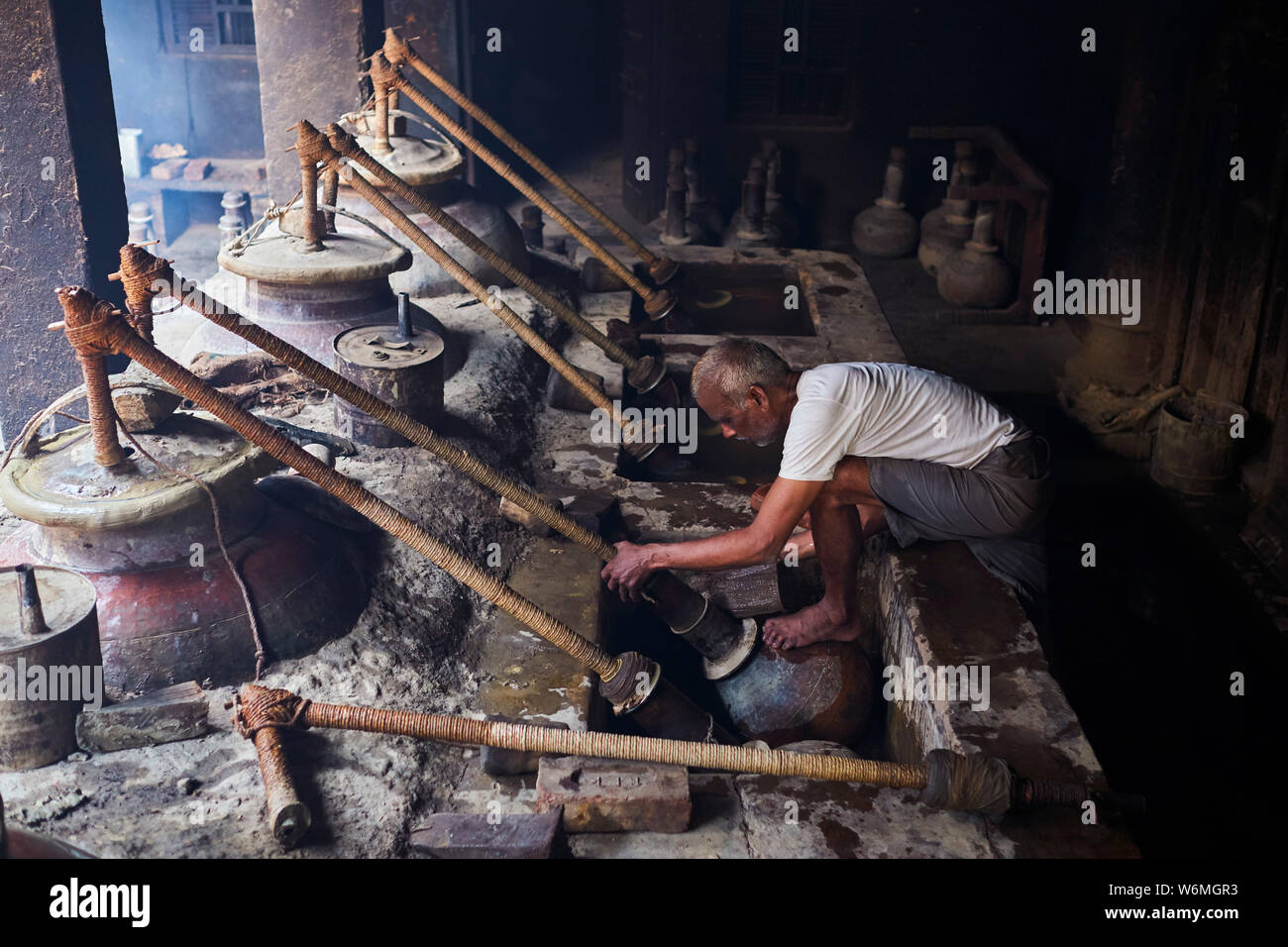 India, Uttar Pradesh, the city of perfumes where roses are distilled ...